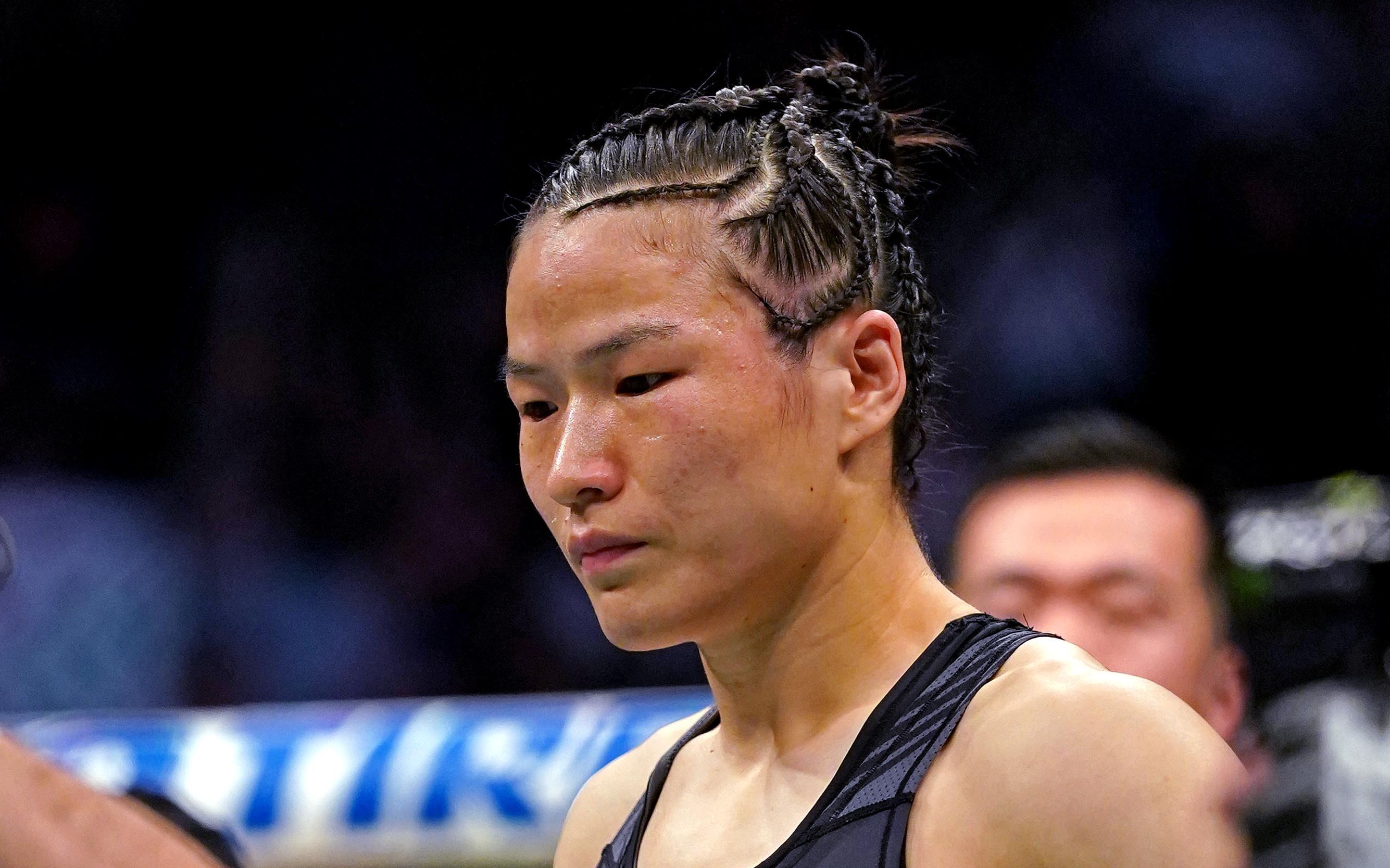 追平乔安娜，张伟丽第6次捧起UFC金腰带